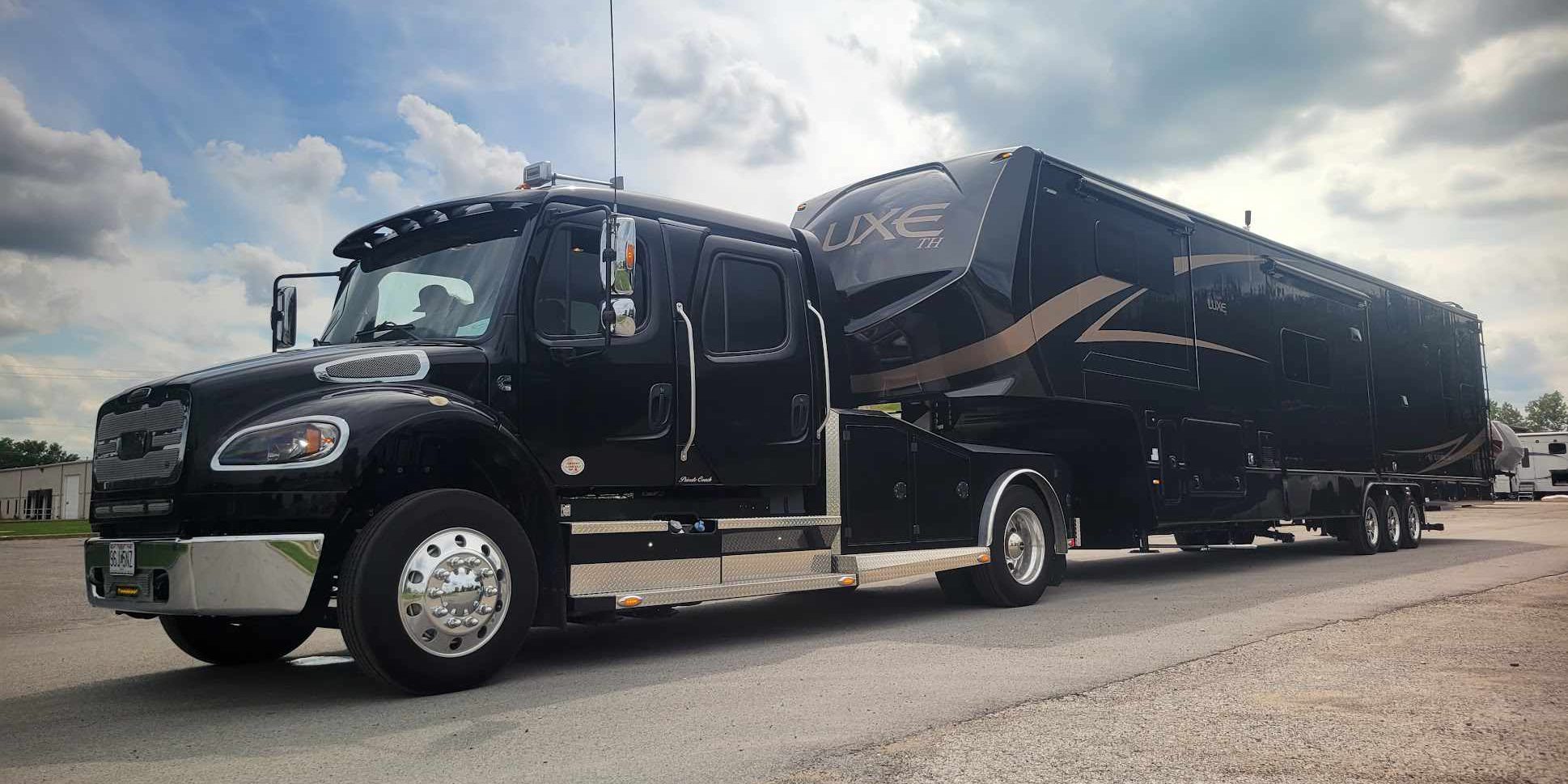 Luxury Fifth Wheels That Are Perfect for Snowbirds - RV Trader Blog