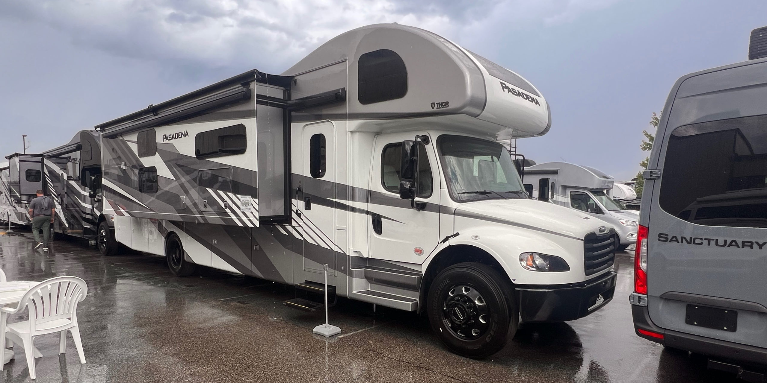 2025 Thor Motor Coach Pasadena 38XL Review - RV Trader Blog