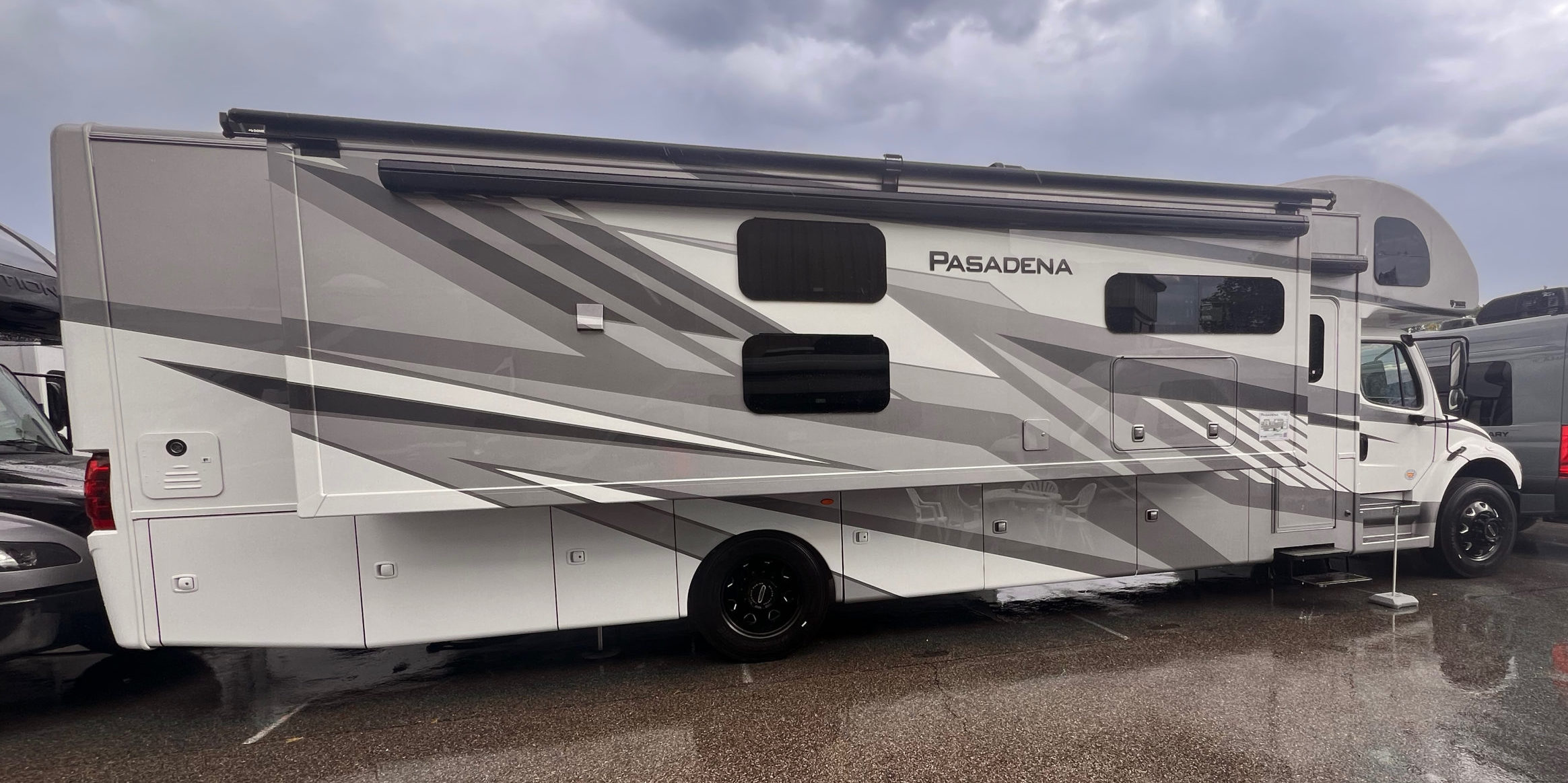 What Exactly Is a Super C Motorhome? - RV Trader Blog