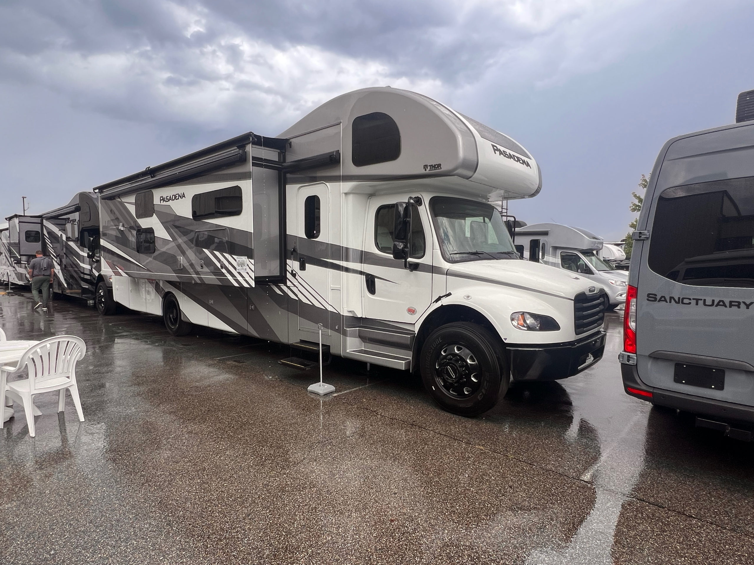4 Super C Models with Monster Towing Capacity - RV Trader Blog