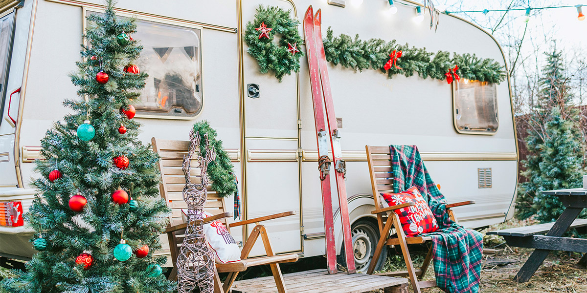 5 Quick Tips for Decorating Your RV for the Holidays